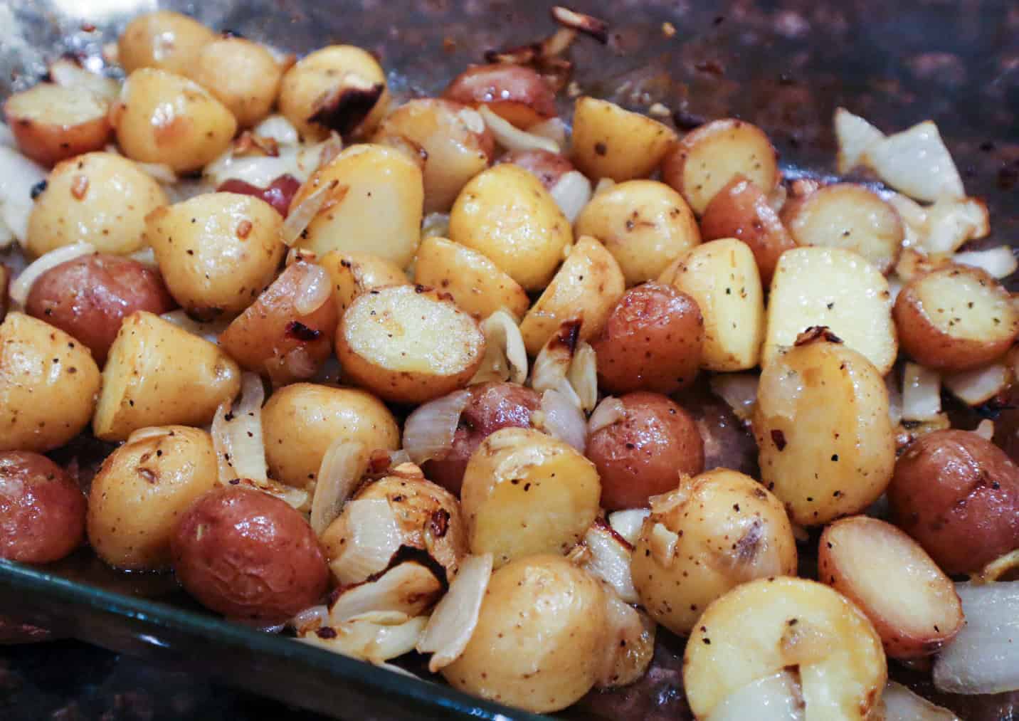 Oven Roasted Garlic Potatoes ~ The Recipe Bandit
