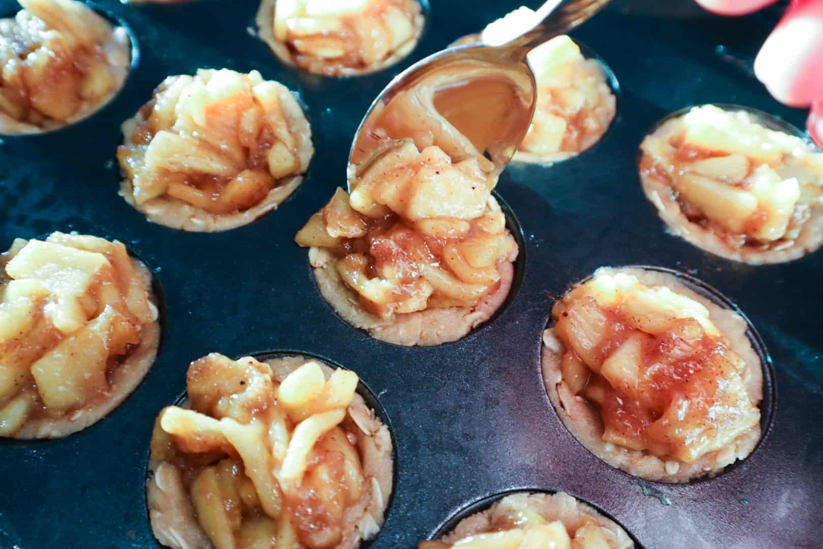 Apple Crumble Cookie Cups ~ The Recipe Bandit