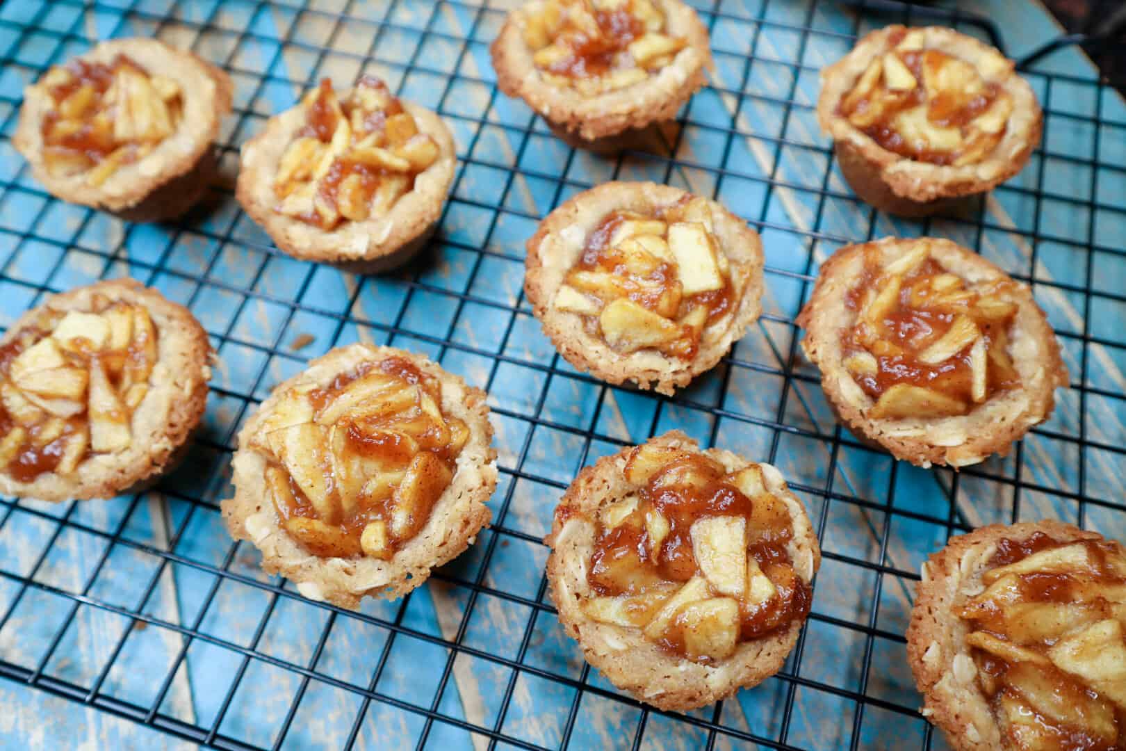 Apple Crumble Cookie Cups ~ The Recipe Bandit